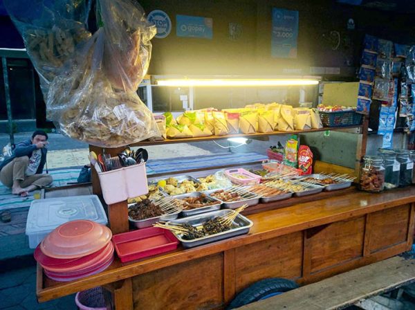 14 Angkringan Jogja Terkenal Yang Enak Dan Murah