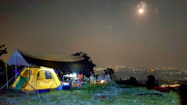 14 Tempat Camping di Bogor yang Lagi Hits dengan View Gunung