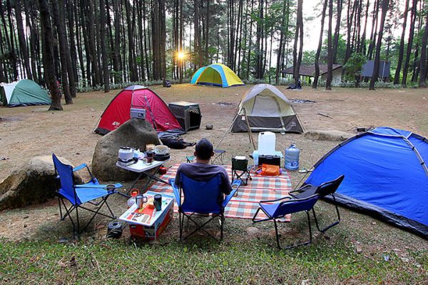 14 Tempat Camping di Bogor yang Lagi Hits dengan View Gunung
