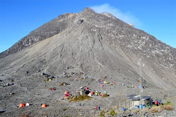 11 Gunung di Jawa Tengah Terbagus yang Mudah untuk Pemula