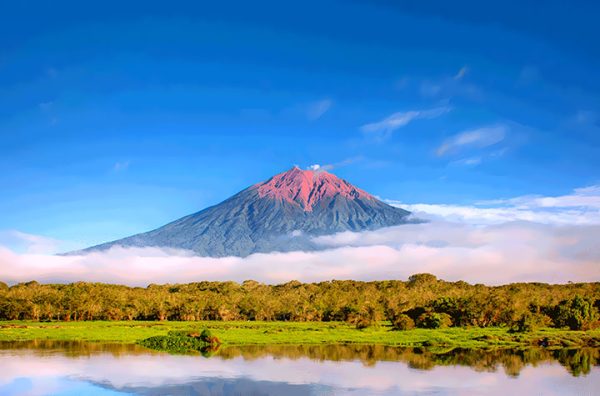 13 Gunung Tertinggi di Indonesia Beserta Lokasi & Ketinggiannya