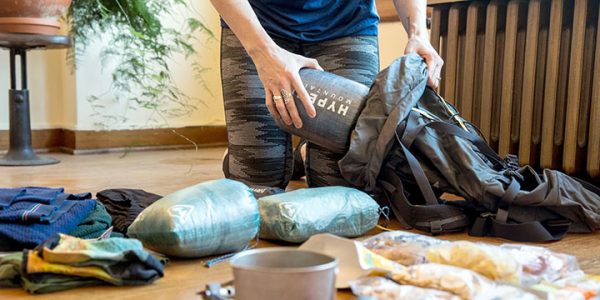 Backpacker Adalah: Pengertian, Sejarah, Jenis-jenis & Tips Pemula