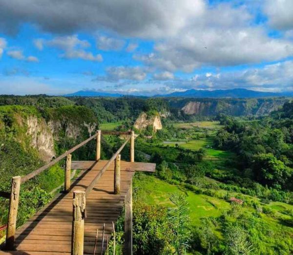 Wisata Puncak Taruko di Agam Sumatera Barat Yang Asri & Hijau