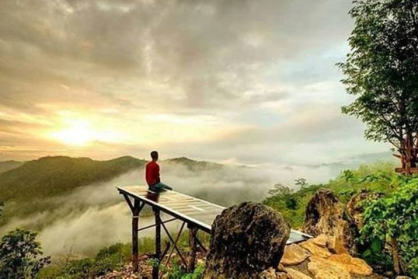 Watu Mabur Mangunan, Harga Tiket, Spot Foto & Daya Tarik 2024